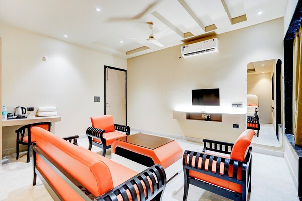 Hotel Royal City - Noida