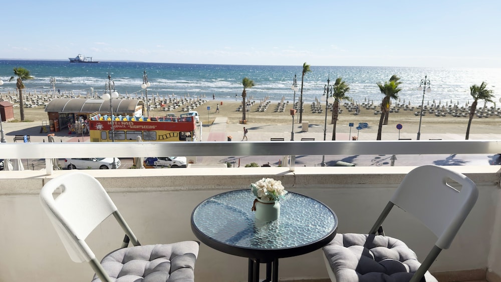 Kolonaki Seaview 1bdr Finikoudes - Larnaca