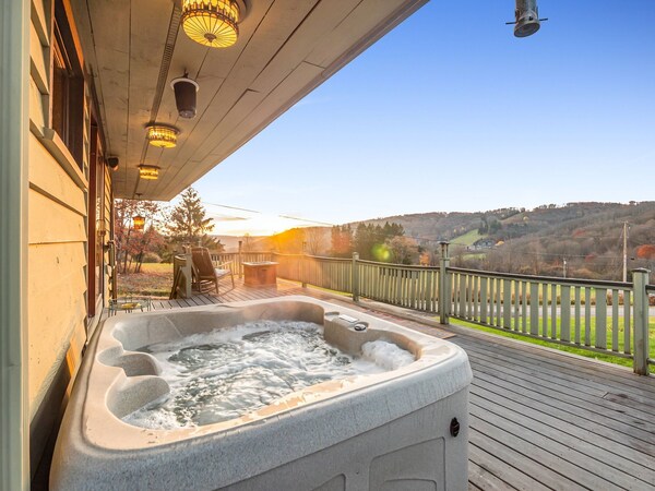 The Eagles Nest, Couples Escape - Hot Tub & Views - Seneca Allegany Resort & Casino