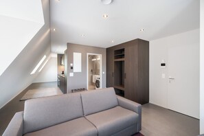 Apartamento | Sala de estar | TV de ecrã plano, piso aquecido 