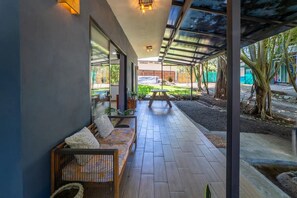 Casa de Campo Deluxe, vista para o jardim | Terraço/pátio interior