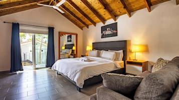 Vila superluxo, vários quartos, piscina particular, vista para o pátio | 9 quartos, roupas de cama premium, edredons de pluma