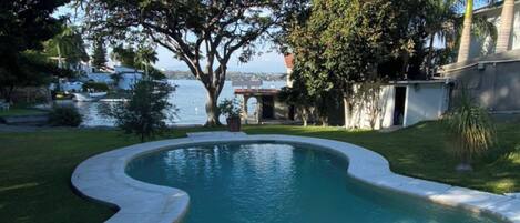 Quarto, 5 quartos, para fumantes, piscina particular | Piscina | Piscina externa