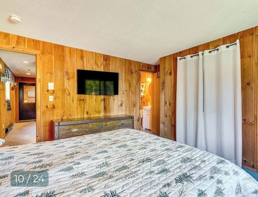 Spacious Cozy Ski condo with fireplace 5 minutes to Mount Snow - West ...