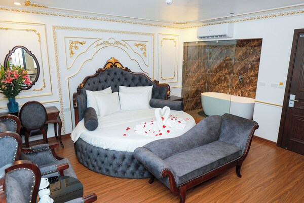 Royal Trau Quy Boutique Hotel - Hung Yen