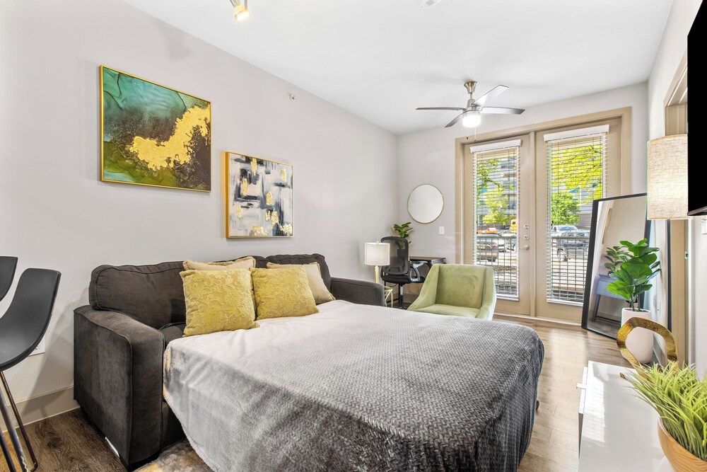 Cozy 1-bedroom apartment in Austin with Free Wi-Fi, fitness room, Pool ...