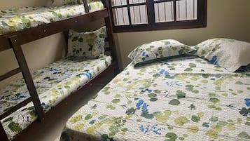 Casa Básica, varanda | 4 quartos, Wi-fi grátis