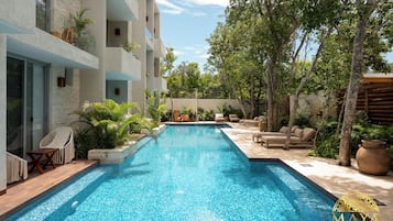 2 piscinas exteriores