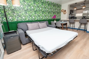 Condo luxo, varanda coberta, vista para o canal | Área de estar