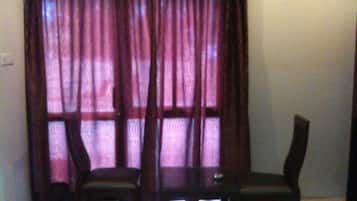 Quarto casal luxo, sacada, vista para a cidade