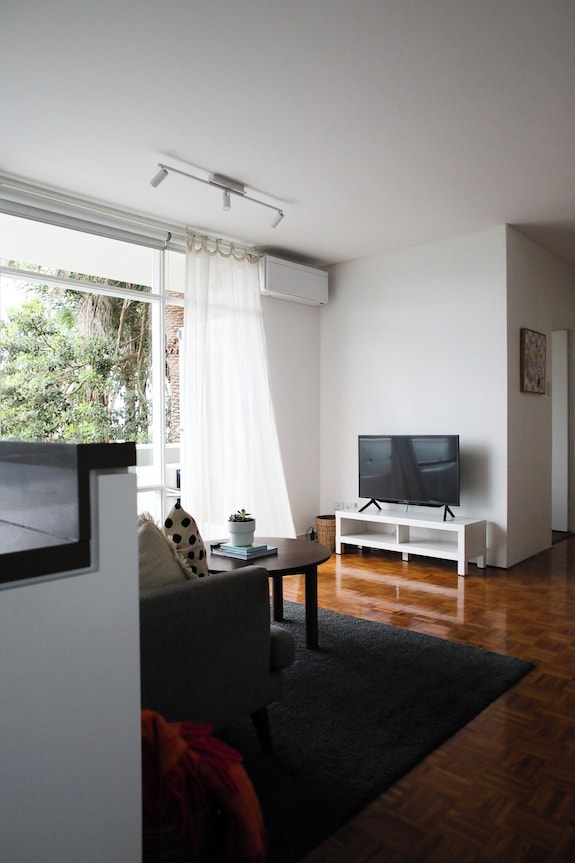 Large 2br W. A/c, Balcony, Parking & Pet Friendly - Bondi Beach