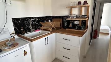 Superior Tiny Home Lake View | Cozinha privada | Minifrigorífico, uma cafeteira/bule, uma chaleira elétrica