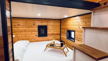 Bohemian Tiny Home Lake View | Minibar, com decoração personalizada, secretária, Wi-fi grátis