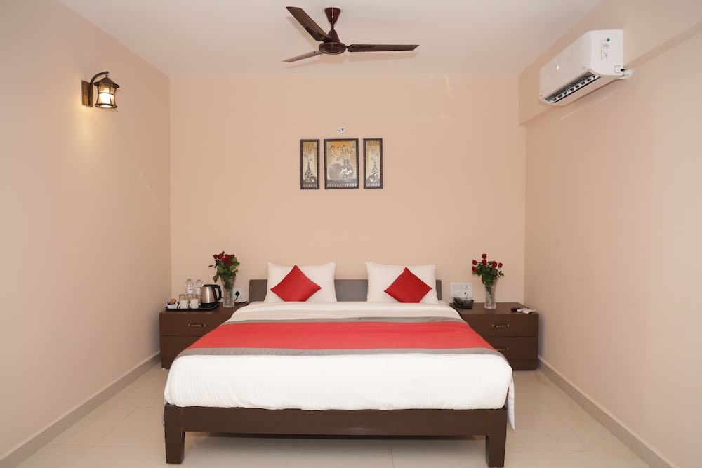 Nazri Hotel - Goa
