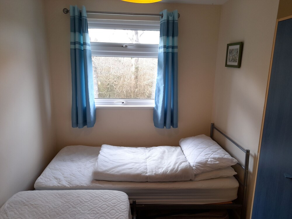 Modern holiday home in quiet location near Freshwater East beach ...