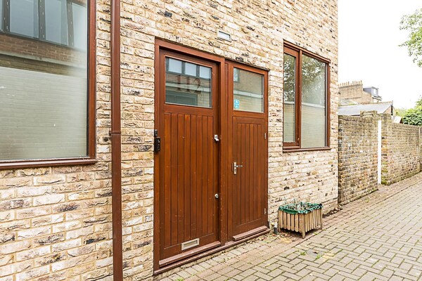 Modern Airy 2-bed Gem In Trendy Stoke Newington - Londres