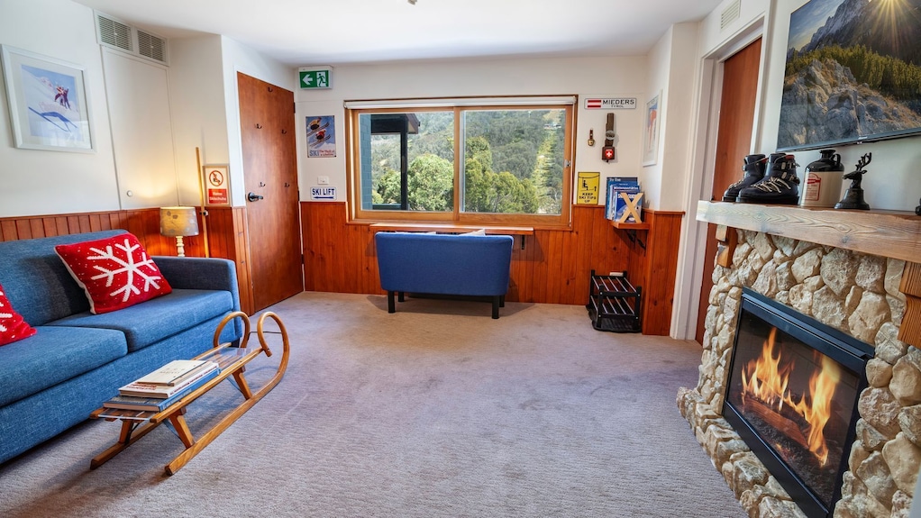 Karoonda 1 Ski Cabin, Your Perfect Thredbo Base With Views From Every Window - 大雪山
