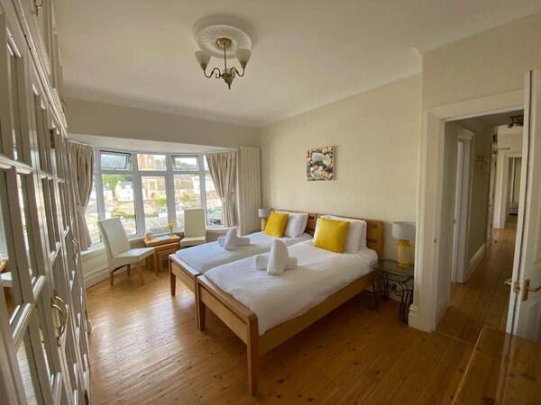 4 Bed House-sleeps 8-parking-pets-marinaseaview - Torquay