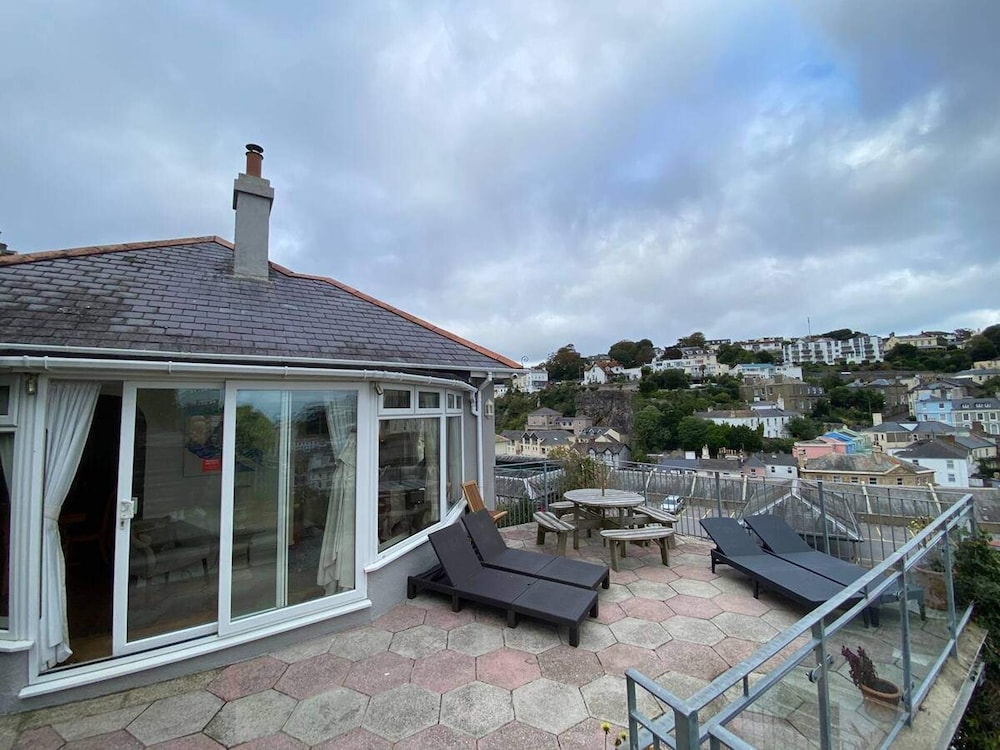 4 Bed-central Location-sleeps 8-marina Sea View-pets-parking - Torquay