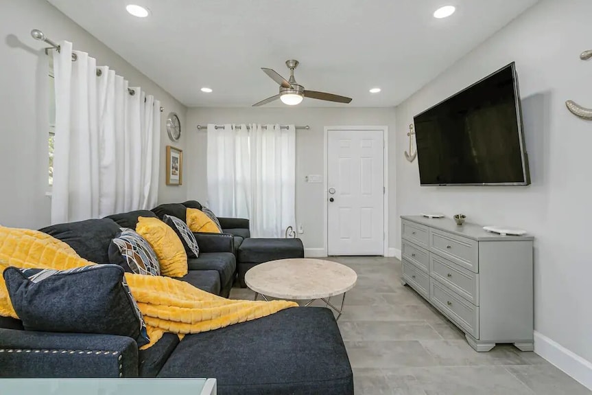 King Bed. Great Parking. Message With Questions.\n\n - Titusville