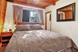 Cabana, várias camas, varanda, vista para a montanha (2483) | 2 quartos, individualmente decorados, individualmente mobiliados