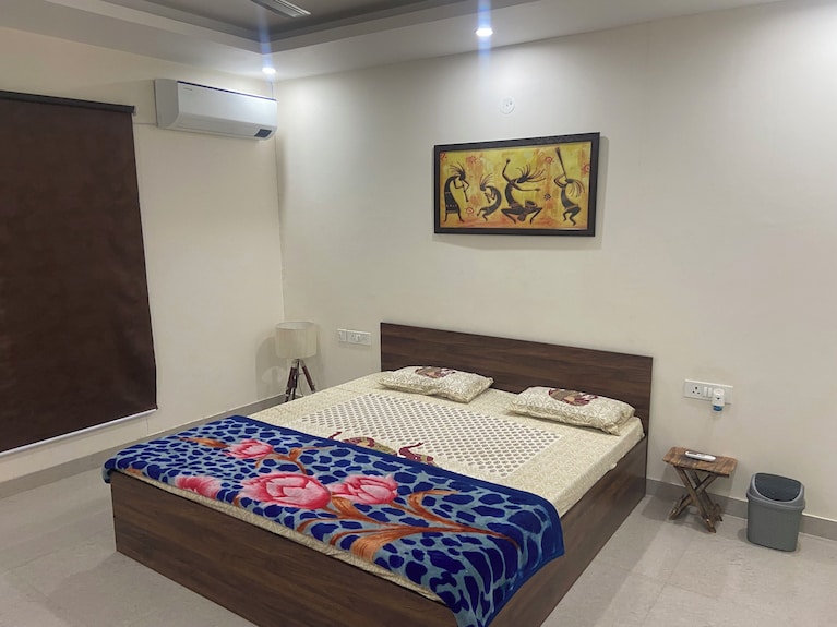 Charming 4-bedroom Farmhouse With Wifi, Ac In Awesome Noida - Noida