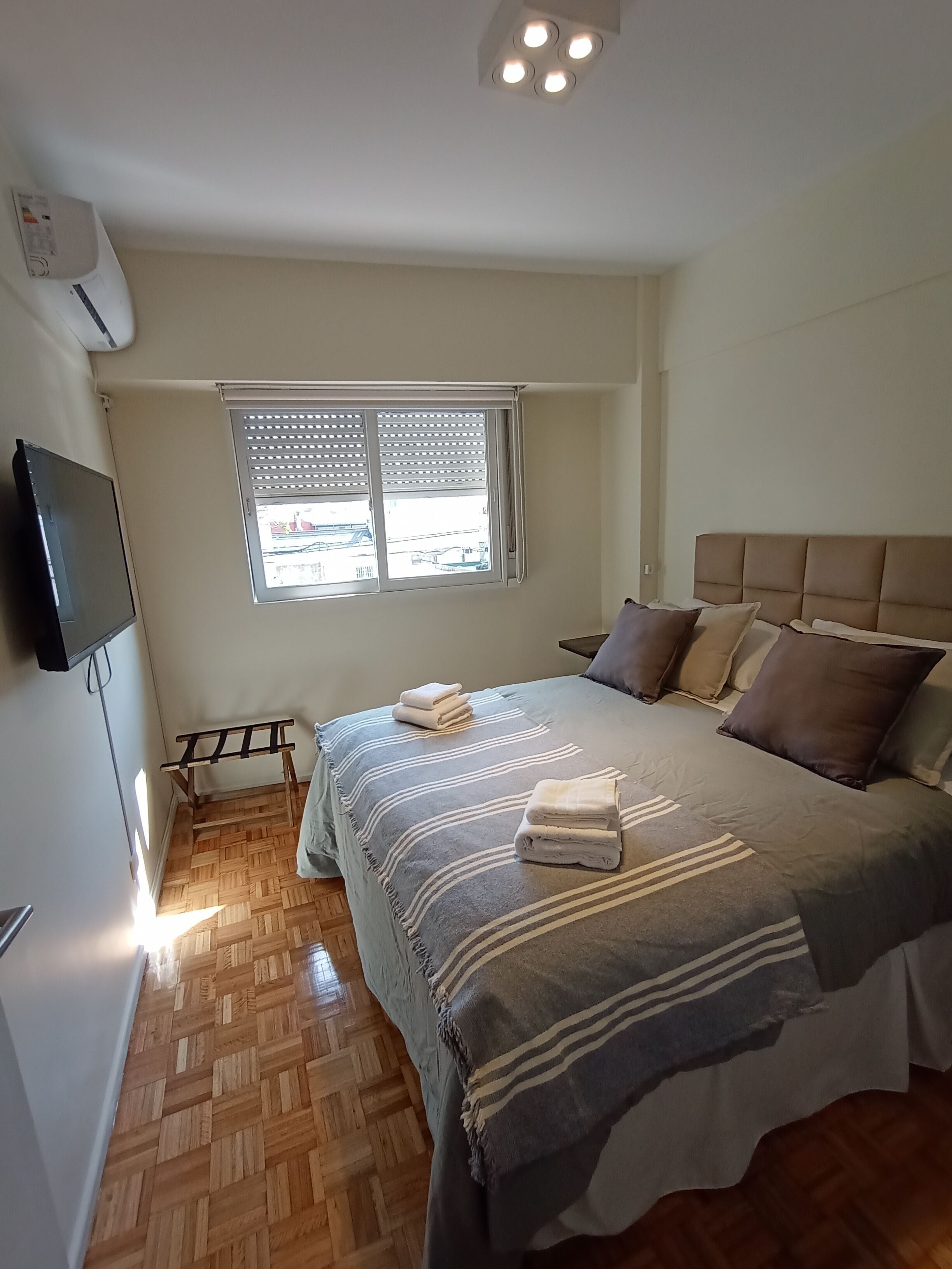 Apartamento Tradicional, Vista para a cidade | 2 quartos, cofre no quarto, cortinas/cortinados opacos 
