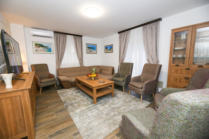 Villa Sion Is A Peaceful Villa With A Private Pool And Stunning Mountain View \N - Croatie