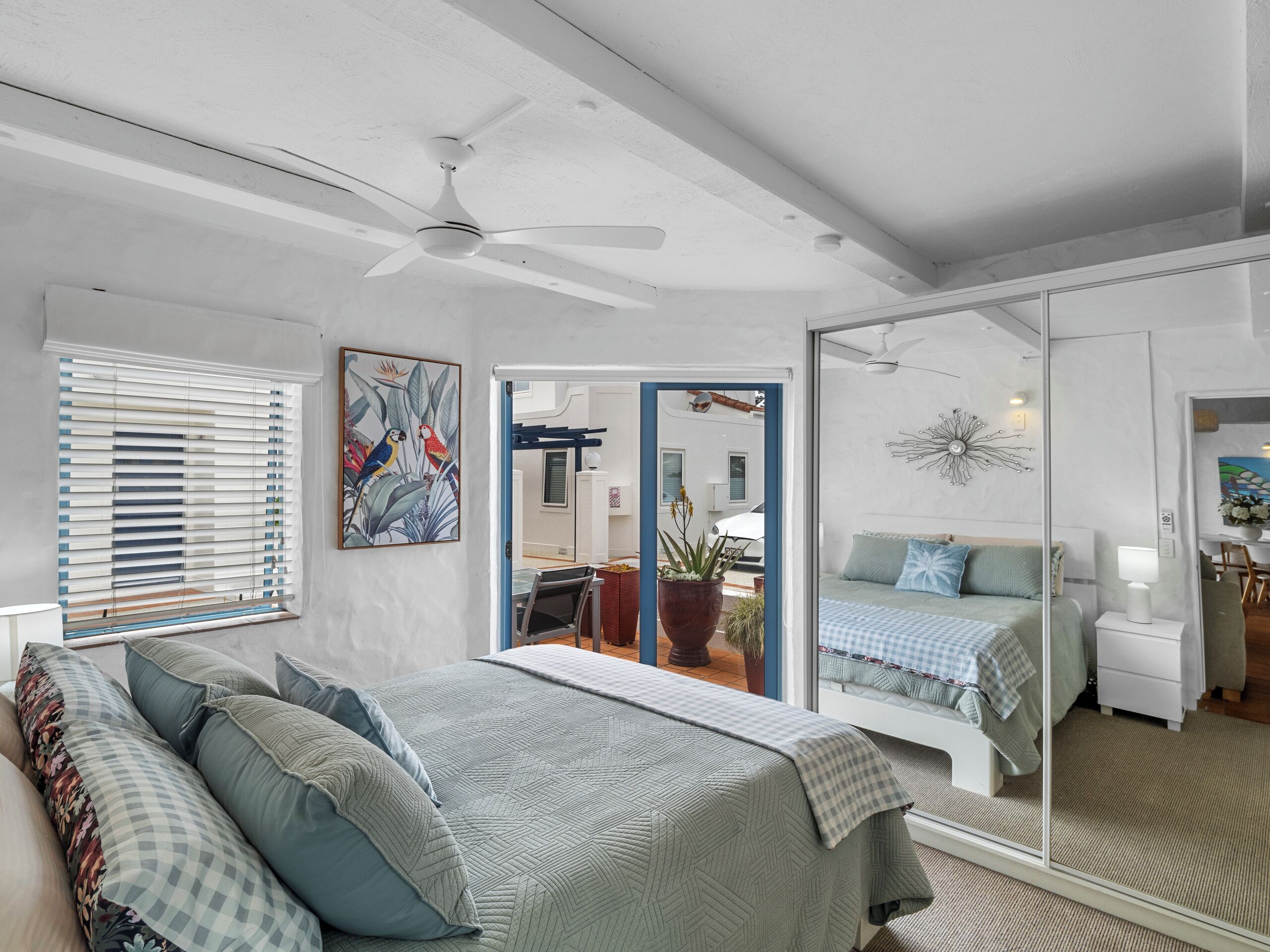 Poolside Waterfront - Orewa Oceanside Villa - Waiwera