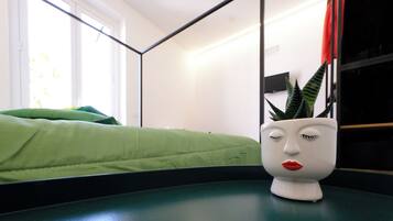 Quarto triplo luxo, sacada, vista para a cidade | Quartos à prova de som, Wi-Fi de cortesia