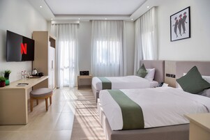 Quarto duplo luxo | Frigobar, cofres nos quartos, escrivaninha, cortinas blackout