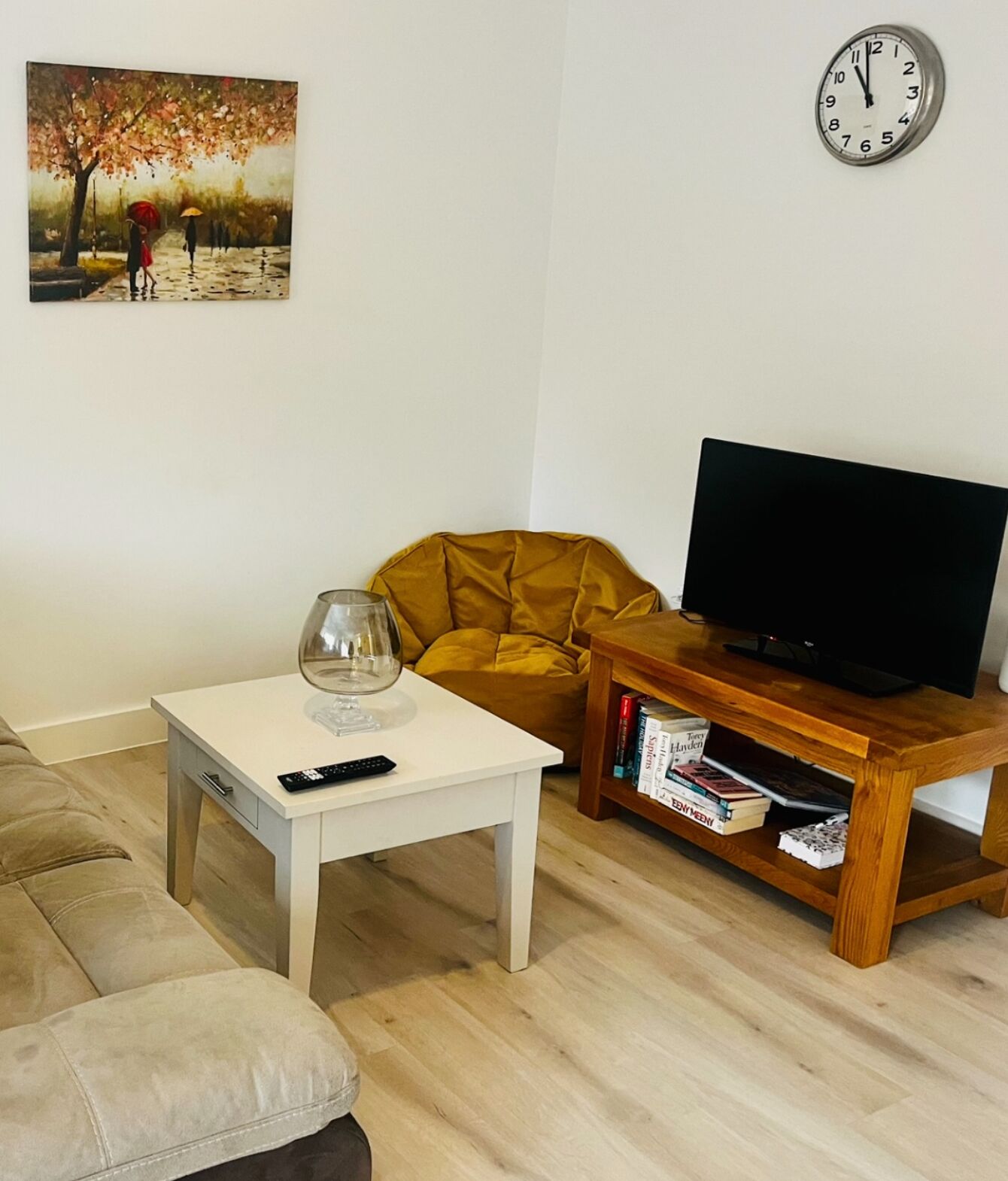 2 Bed Flat - Sleeps 8 - Pets - Garden - Parking - East Midlands Airport (EMA)