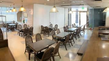 Café da manhã com buffet todos os dias (JPY 1000 por pessoa)