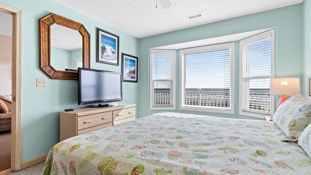 Alternative Wave I Gorgeous Oceanfront House with Private Pool and ...