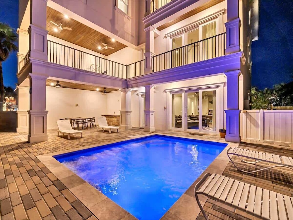 Sand Castle Casa | 8 Bedrooms | ROOFTOP DECK WITH GULF VIEWS - Miramar ...