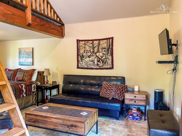 Talkeetna Wolf Den Cabin - Cozy Cabin Living! - Alaska