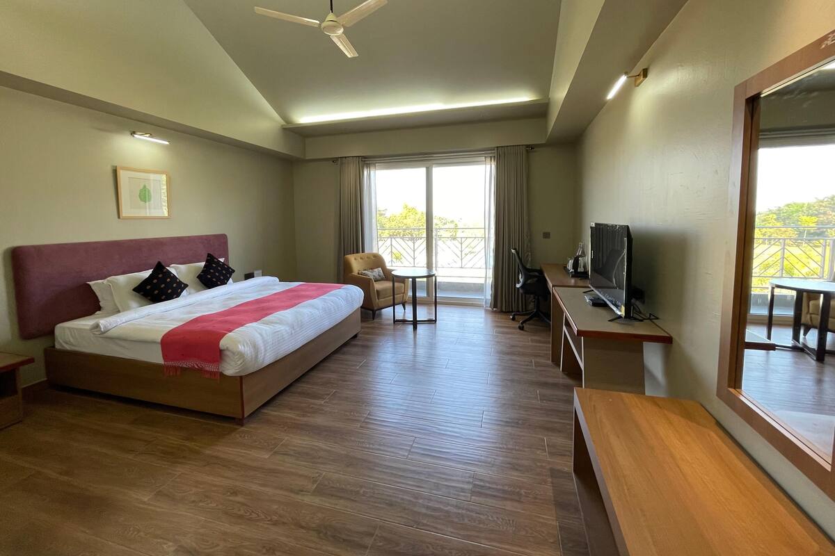 Quarto casal premium, sacada, vista para a piscina | 1 quarto