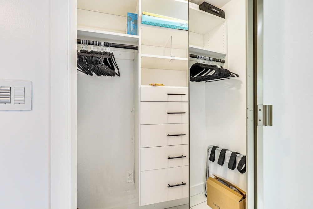 'The Peacock Bungalow' Near Fort Lauderdale Beach! - Sunrise, FL