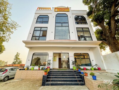 Raghuveer Sadan, Near Ram Mandir - 10 Min Walk