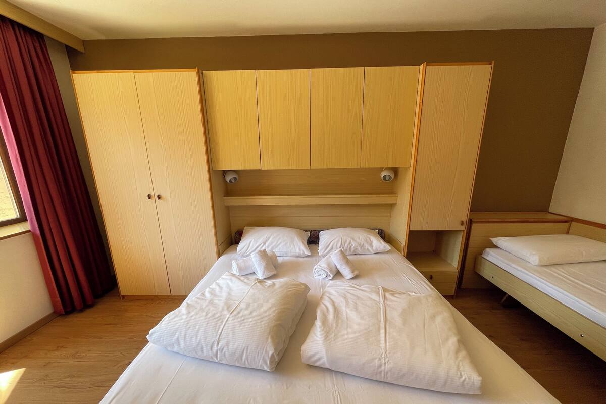 Quarto Triplo, varanda | Wi-fi grátis, roupa de cama fornecida 