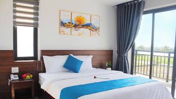 Quarto casal luxo, 1 cama King | Escrivaninha, quartos à prova de som, Wi-Fi de cortesia, roupa de cama