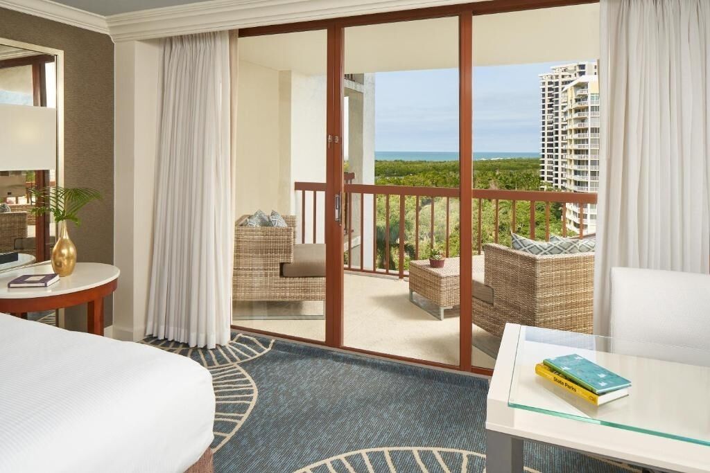 Relax In Three Relaxing Rooms With Balcony, Beach & Outdoor Pool Access - Naples, FL