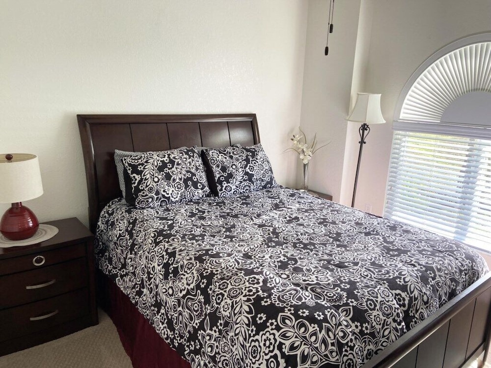 Peaceful Pool Escape – Close to Beach & Fun - Rotonda Heights | Vrbo