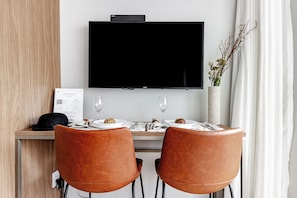 Studio Casal | Cozinha privada | Um micro-ondas, uma placa de cozinha, uma máquina de café expresso