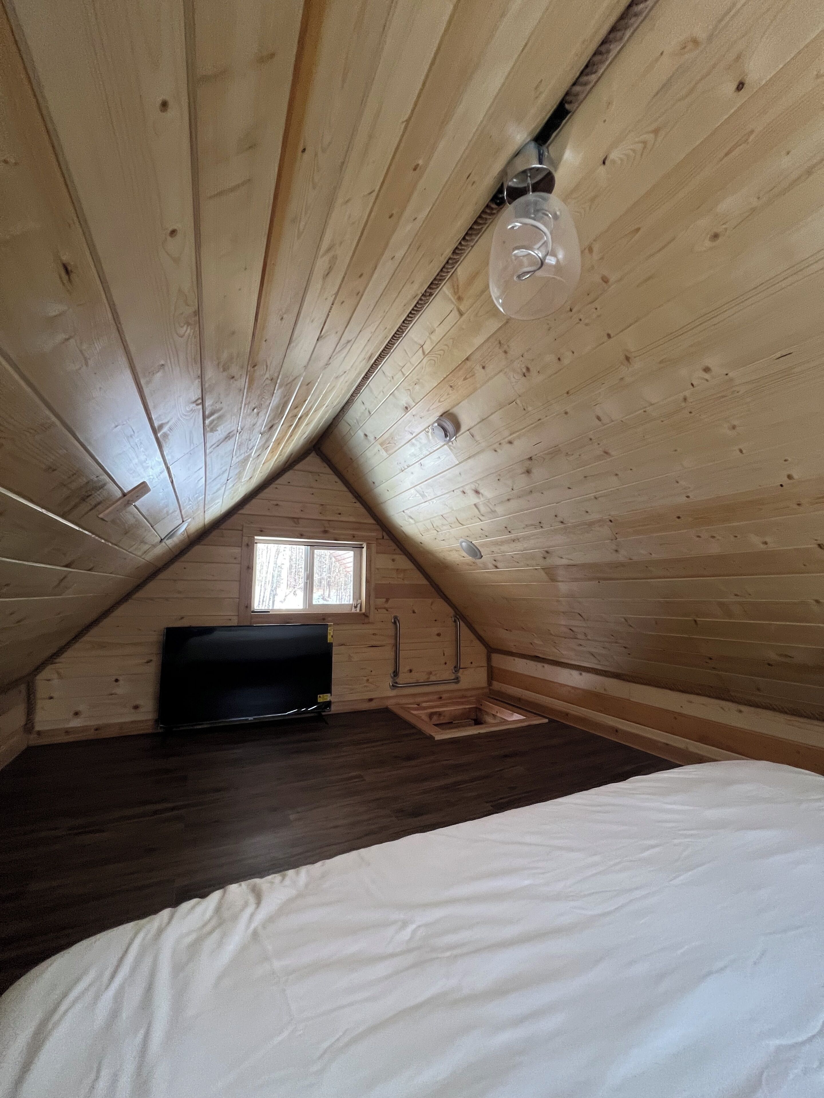 Petite Cabin With Ladder Loft - Alaska