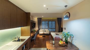 Estúdio Deluxe | 1 quarto, minibar, secretária