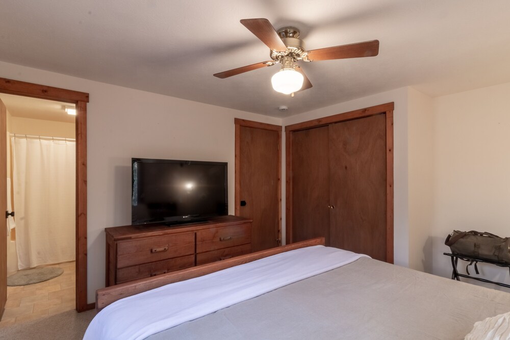 Pet Friendly, Hot Tub, Grill, Fire Pit, Bryce Resort, Golfing, Hiking ...