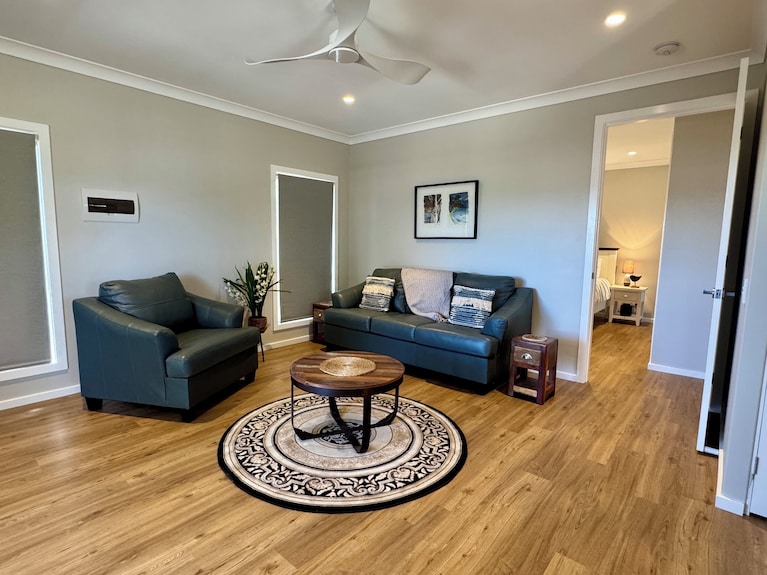 Luxury Retreat Overlooking Mt Panorama And Bathurst Semi-rural Surrounds, - Bathurst