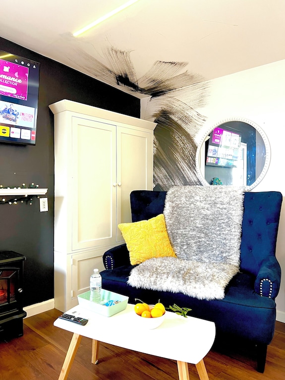 King & Queen Suites With Hot Tub & Private Yard - California