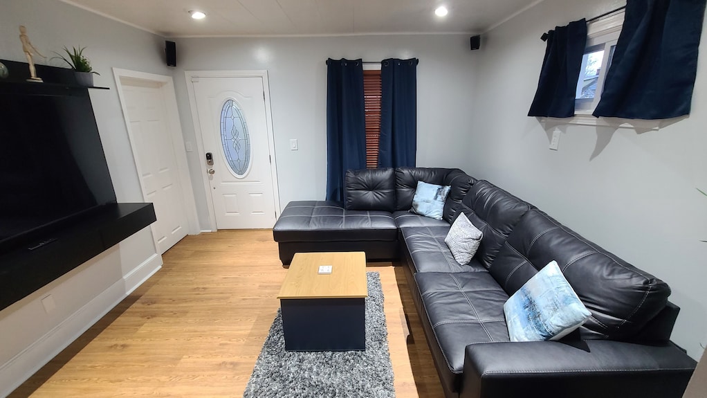 Cozy & Peaceful - Gated Yard, Enclosed Porch - 하트퍼드